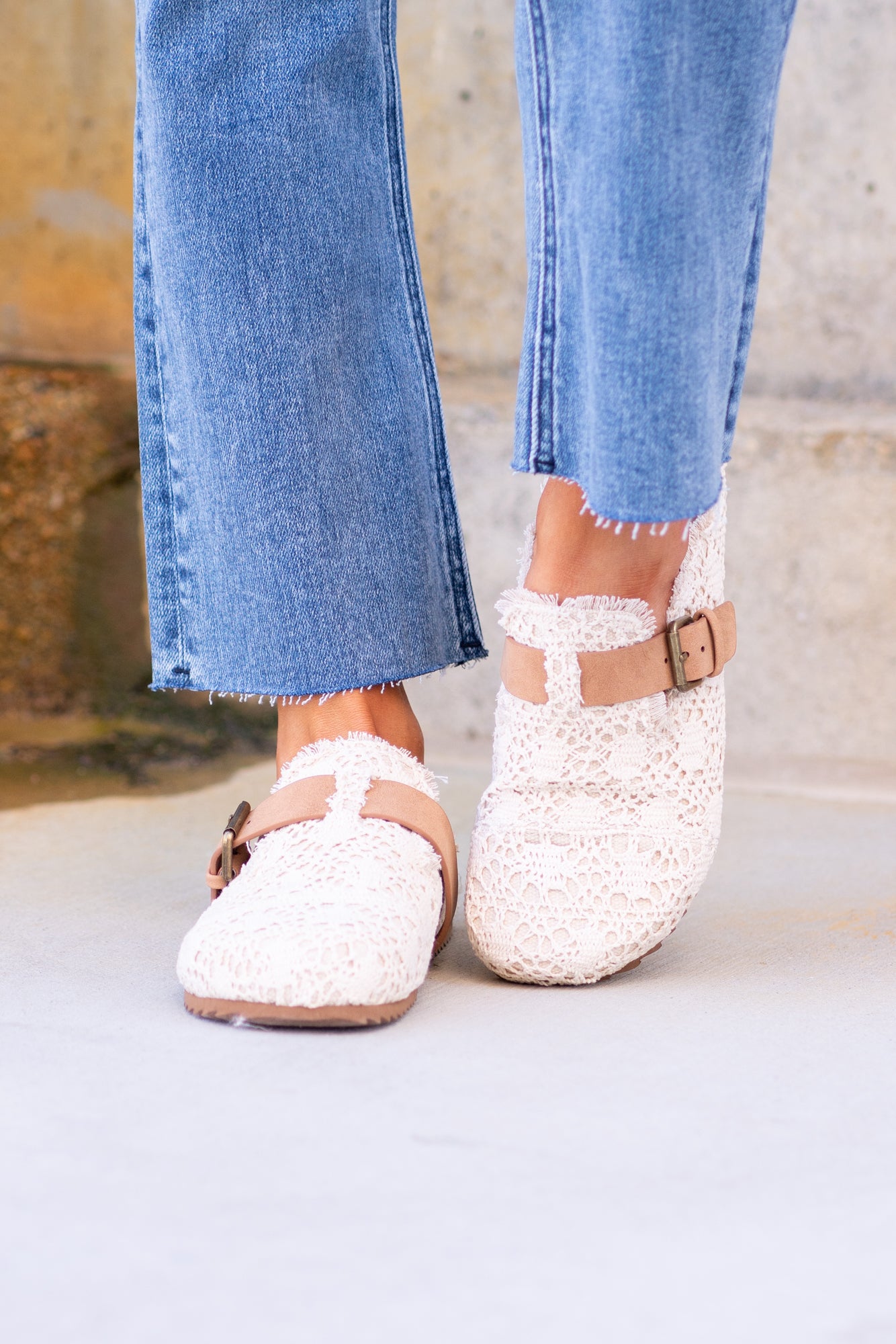 Very G Shoes | Shilo Lace Slides - CreamVGFL0031 – American Blues
